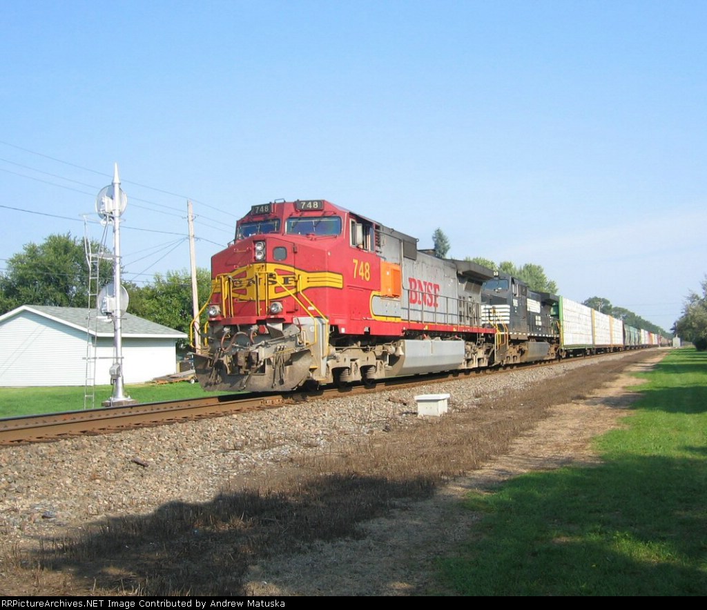 BNSF 748